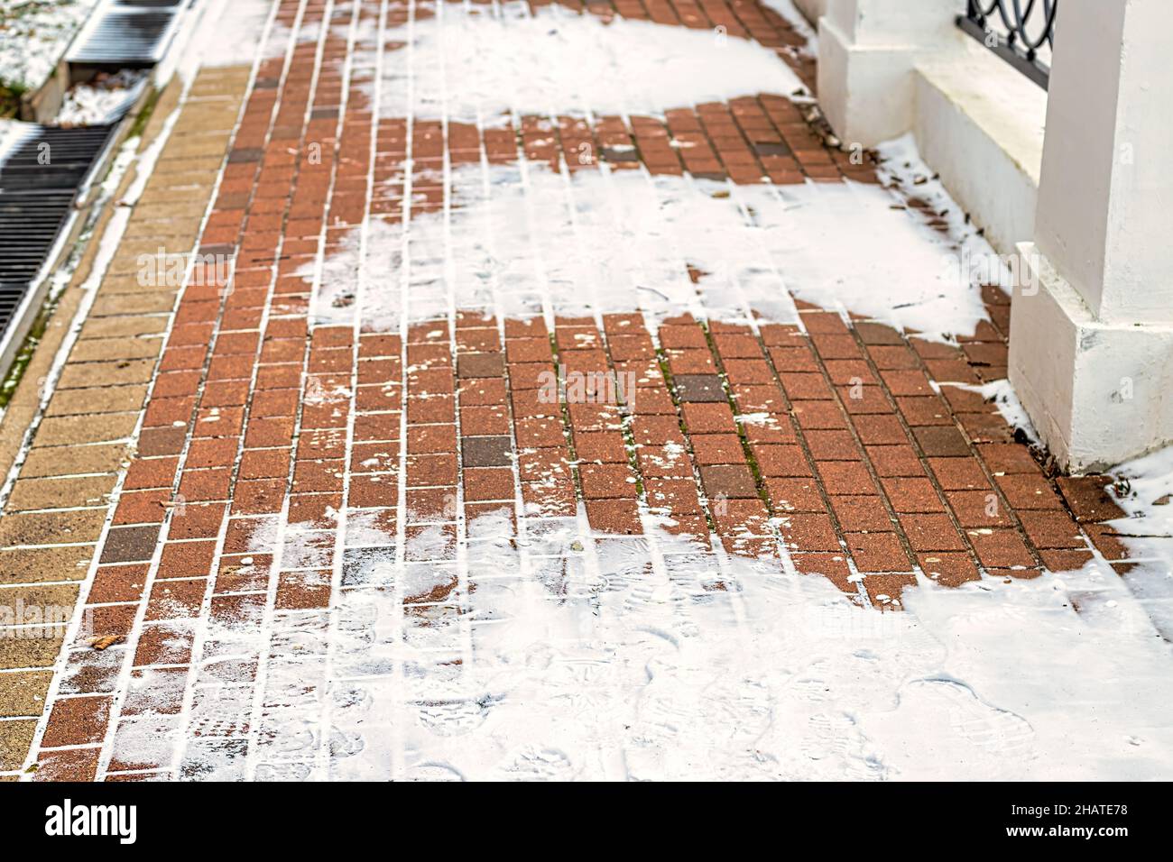 Paving paths in the park, covered with the first snow in winter. Winter ...