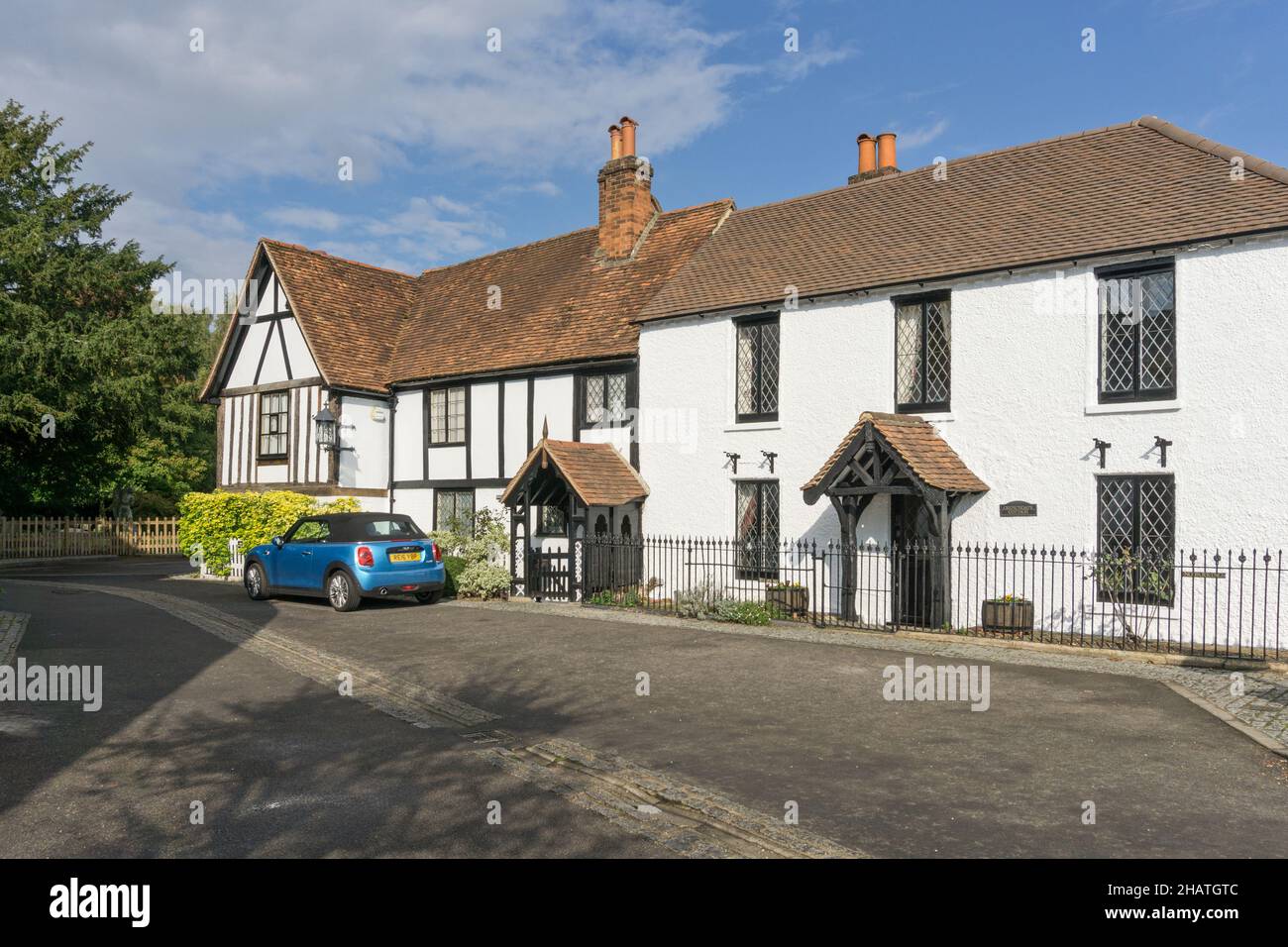 English village properties hi-res stock photography and images - Alamy