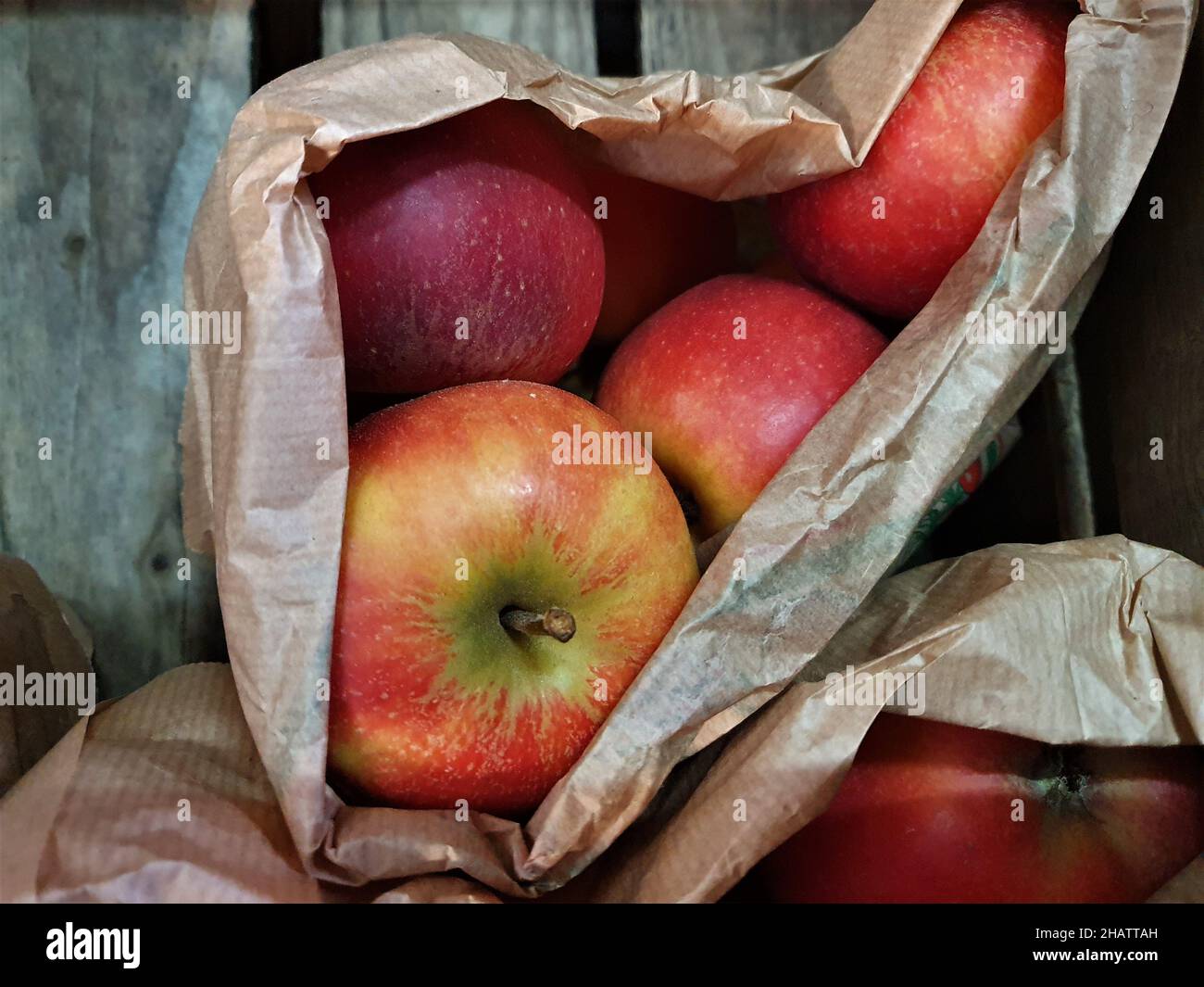 Bag of cooking apples hi-res stock photography and images - Alamy
