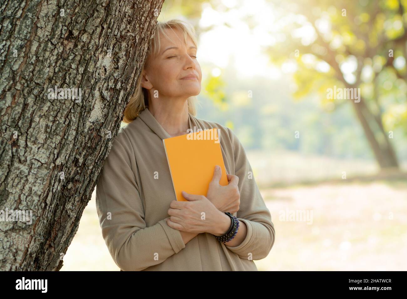 Hug book hi-res stock photography and images - Alamy