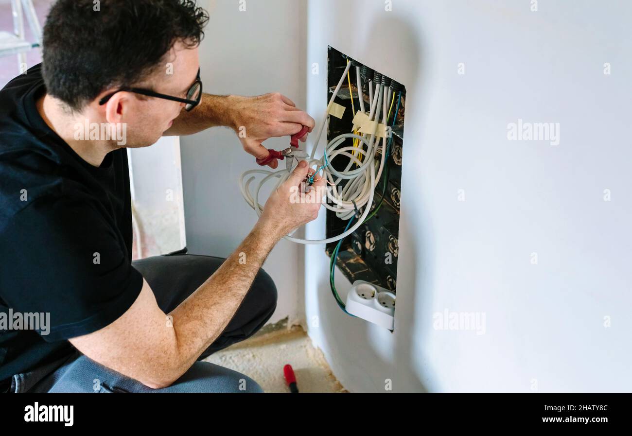 Installing cable hi-res stock photography and images - Alamy