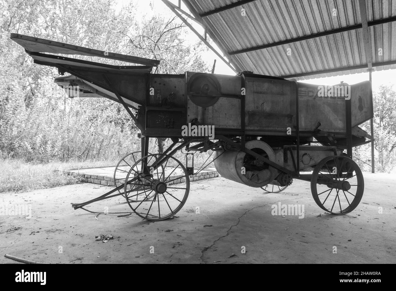 Grayscale of an old case trailer in a yard Stock Photo - Alamy
