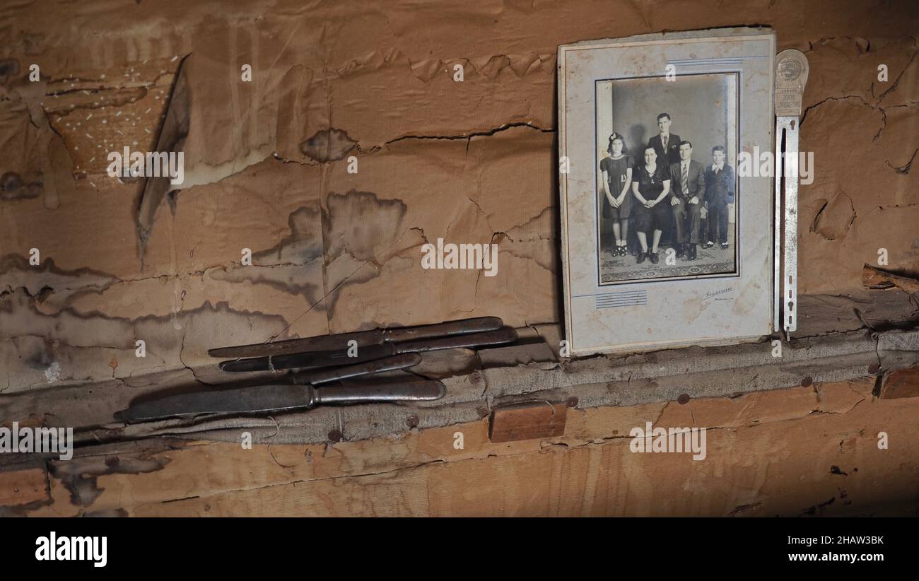 Memories in an empty box, handwritten letter, family photo and old ...