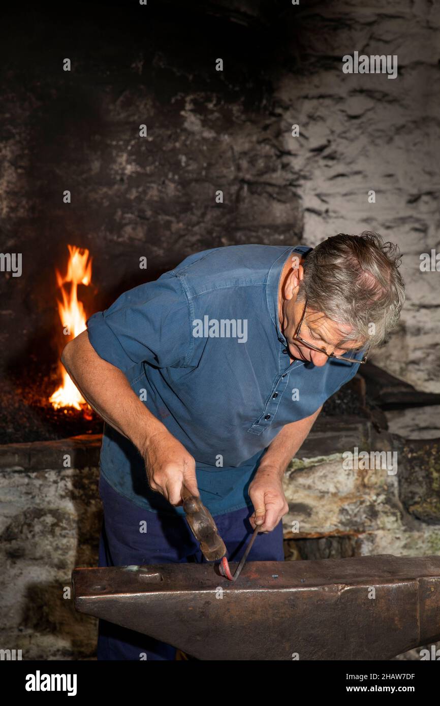 Blacksmith shaping heated steel hi-res stock photography and images - Alamy