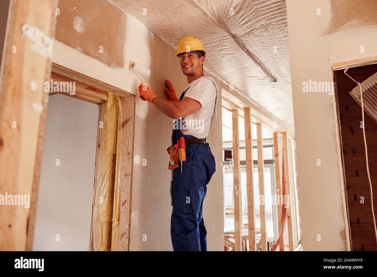 Construction worker painting hi-res stock photography and images - Alamy