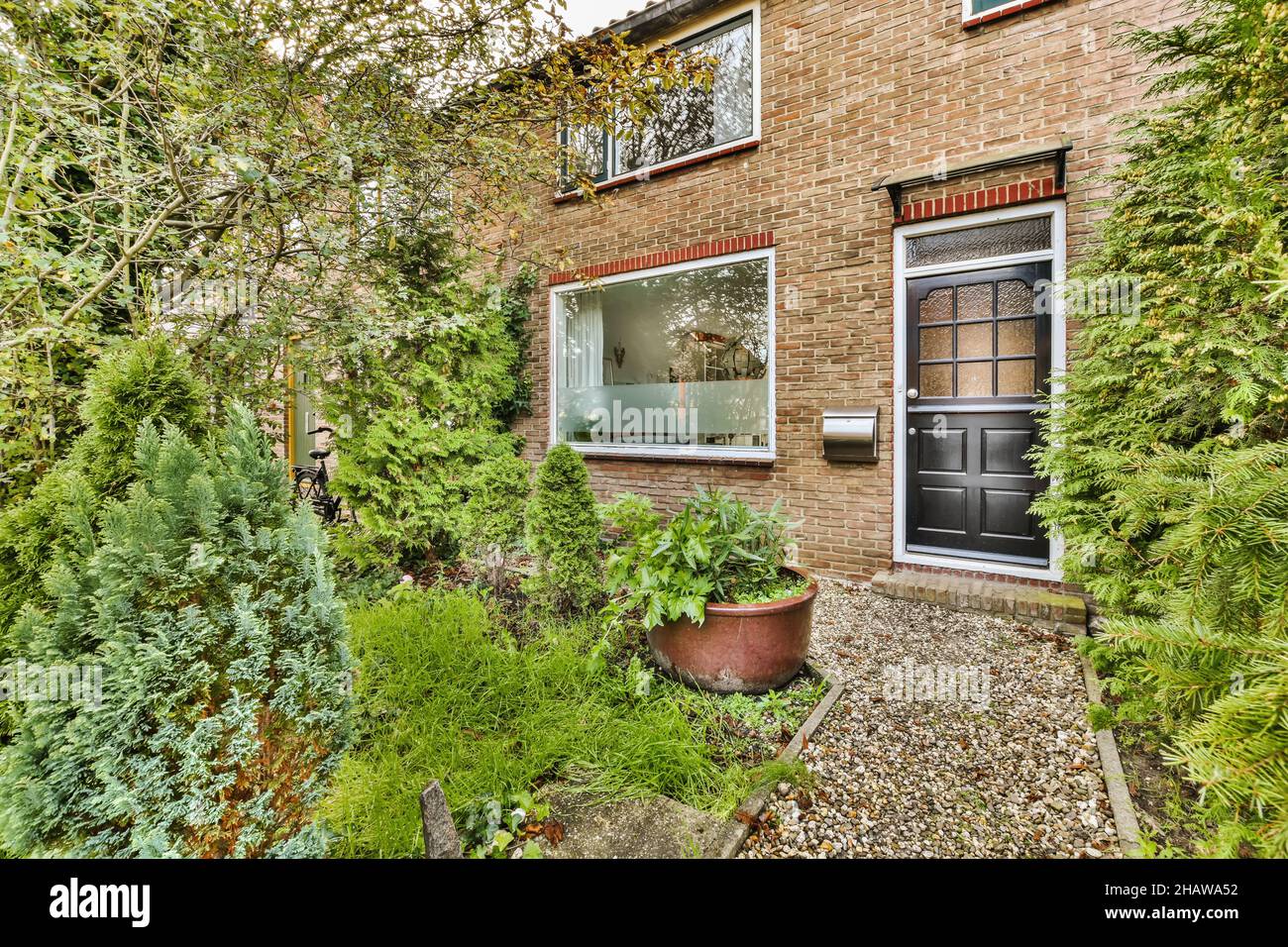 Precarious building hi-res stock photography and images - Alamy