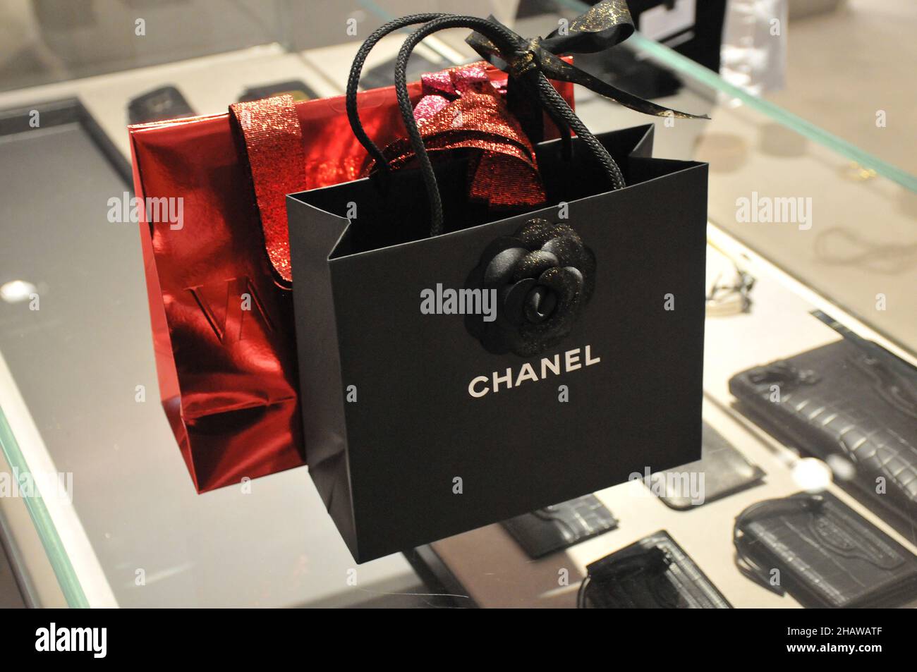 Illum logo hi-res stock photography and images - Alamy