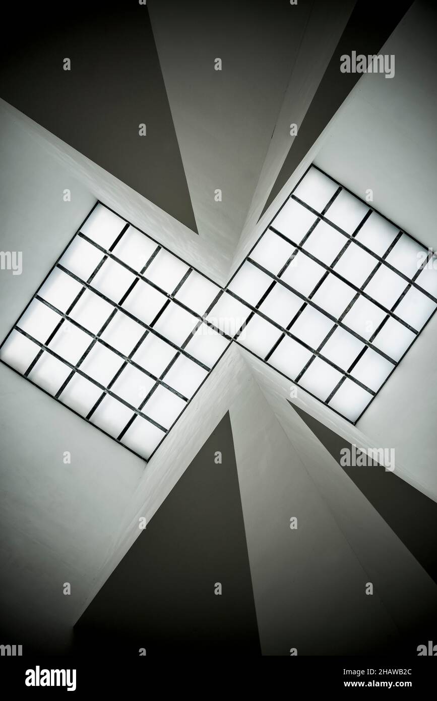 Exhibition pavilion ceiling museum hi-res stock photography and images ...