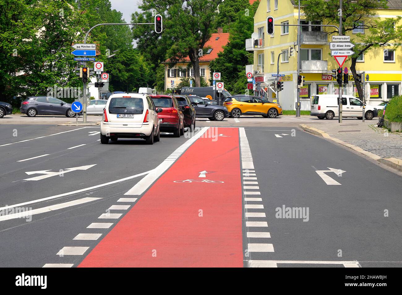 Car lanes hi-res stock photography and images - Alamy