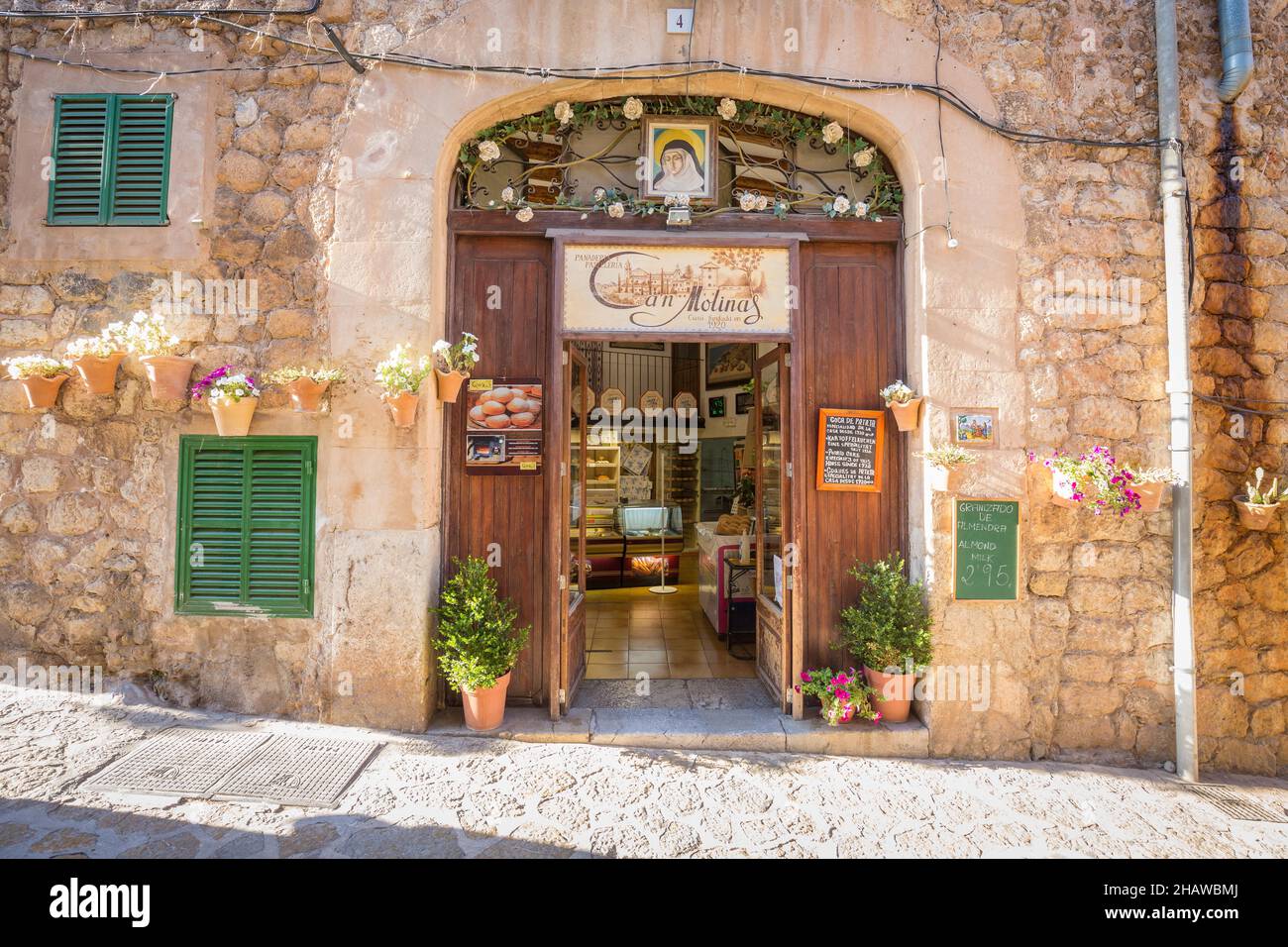 Restaurant valldemossa mallorca spain hi-res stock photography and ...