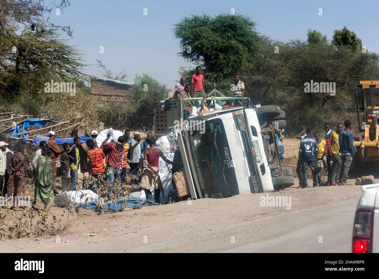 Truck accident, clean-up, road, Sidama, Ethiopia Stock Photo - Alamy