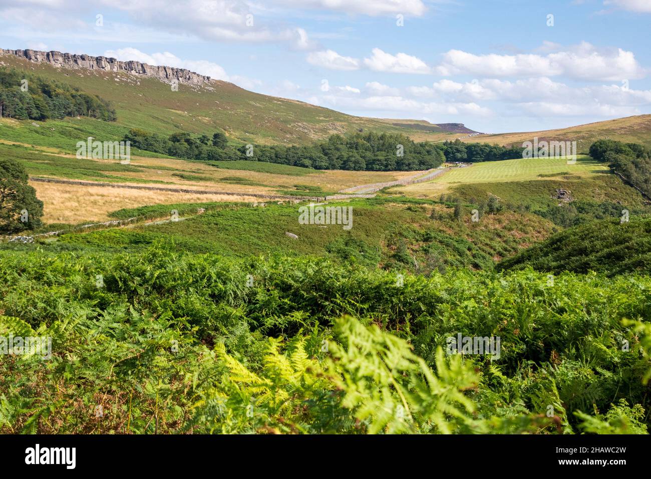 The lush green landscape of Hope Valley beneath Stanage Edge, Peak ...