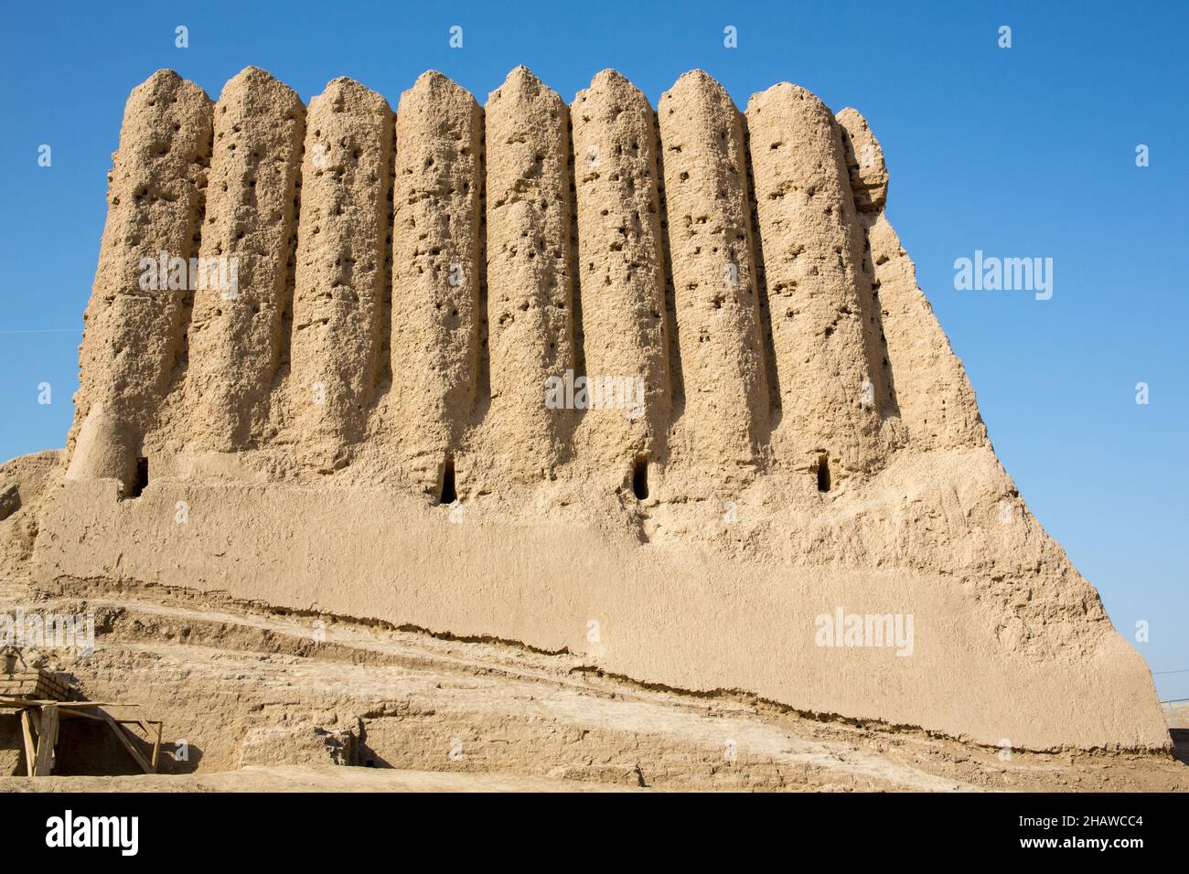 Great Kyzkala Fortress with grafted walls, Sunken Merv, Turkmenistan ...