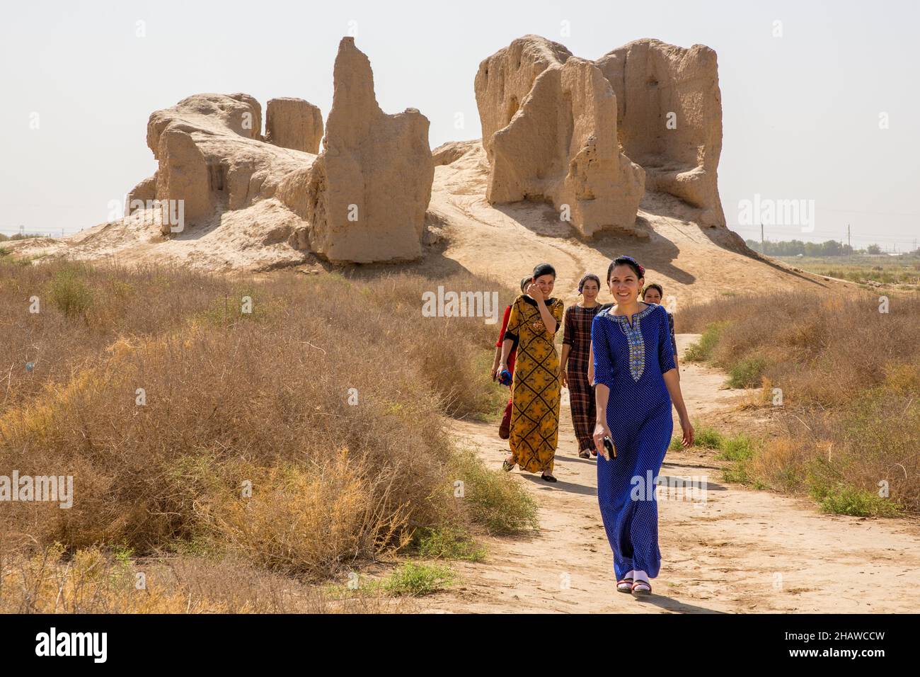 Small Kyzkala fortress with gaffed walls, Sunken Merv, Turkmenistan ...