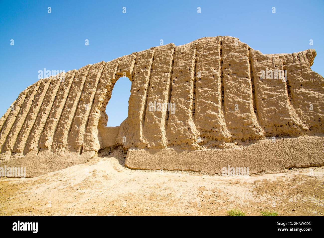 Great Kyzkala Fortress with grafted walls, Sunken Merv, Turkmenistan ...