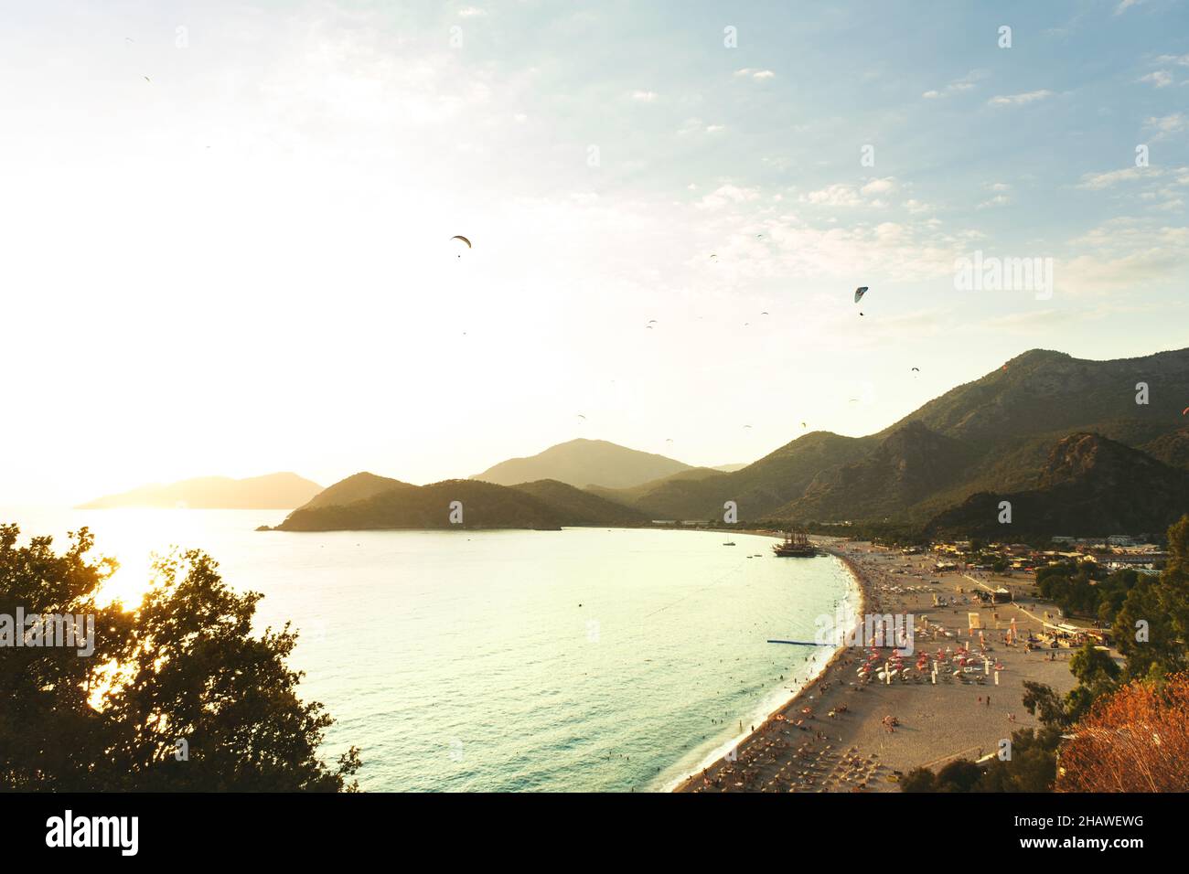 Parachute jumping hi-res stock photography and images - Alamy