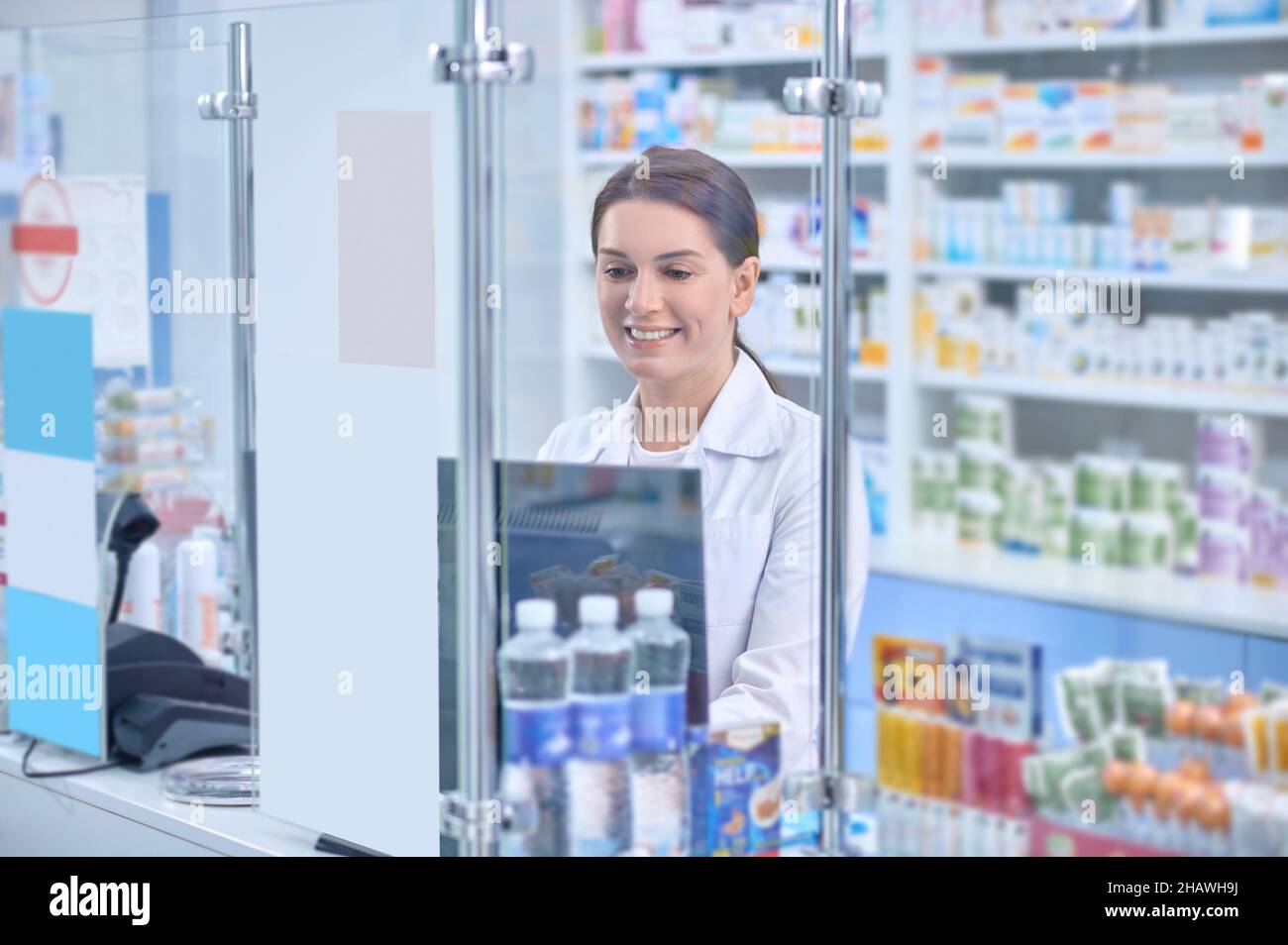 Woman pharmacist smile counter hi-res stock photography and images - Alamy