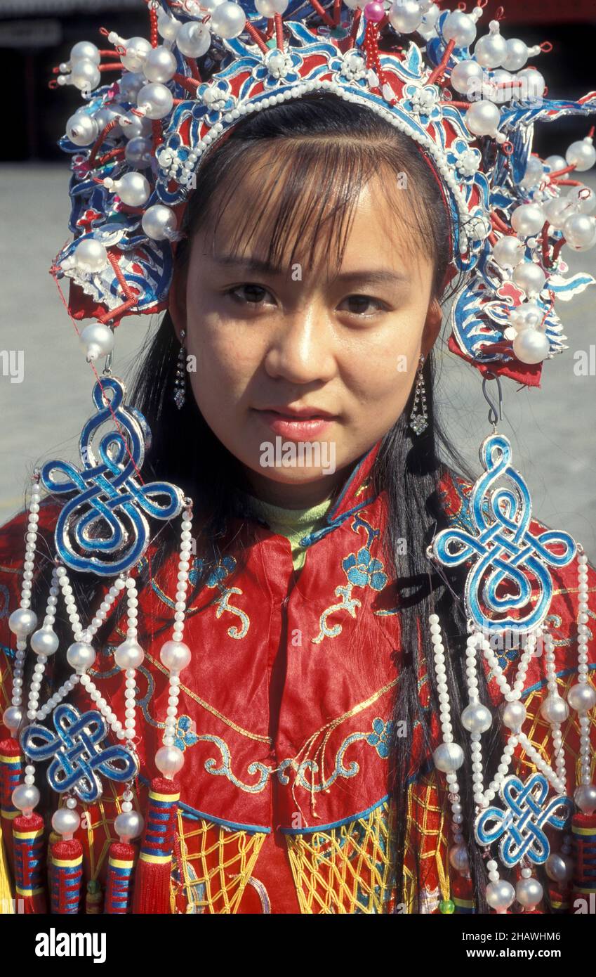 traditional chinese music and Dance at a Shopping Mall in the City of ...