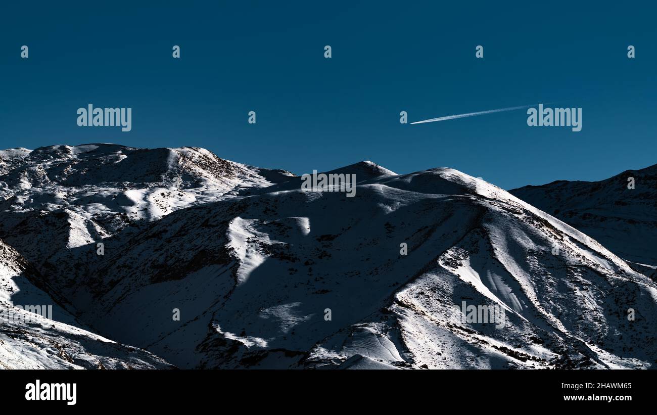 Snow capped peaks large hi-res stock photography and images - Alamy