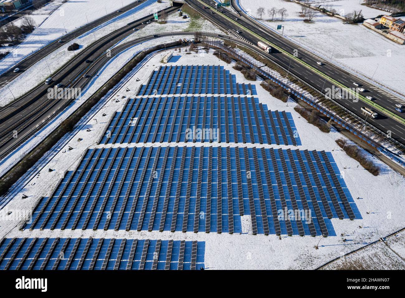Aerial of solar panels hi-res stock photography and images - Alamy