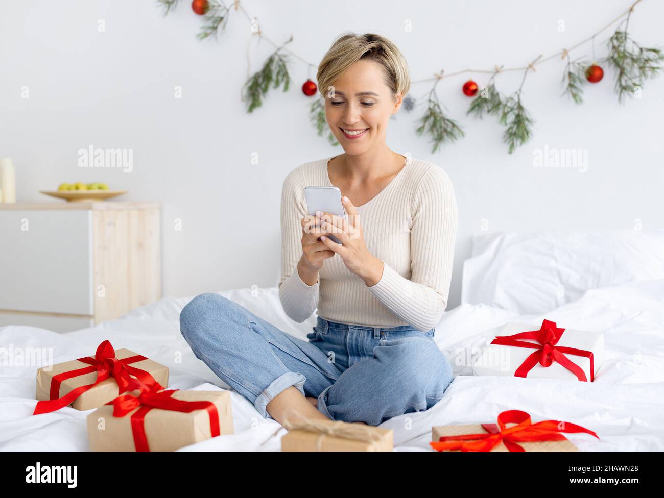 Modern woman xmas hi-res stock photography and images - Alamy