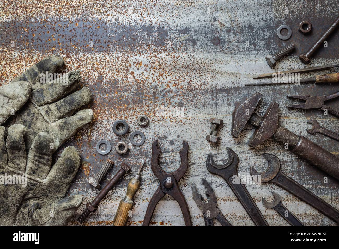 Screw tab hi-res stock photography and images - Alamy