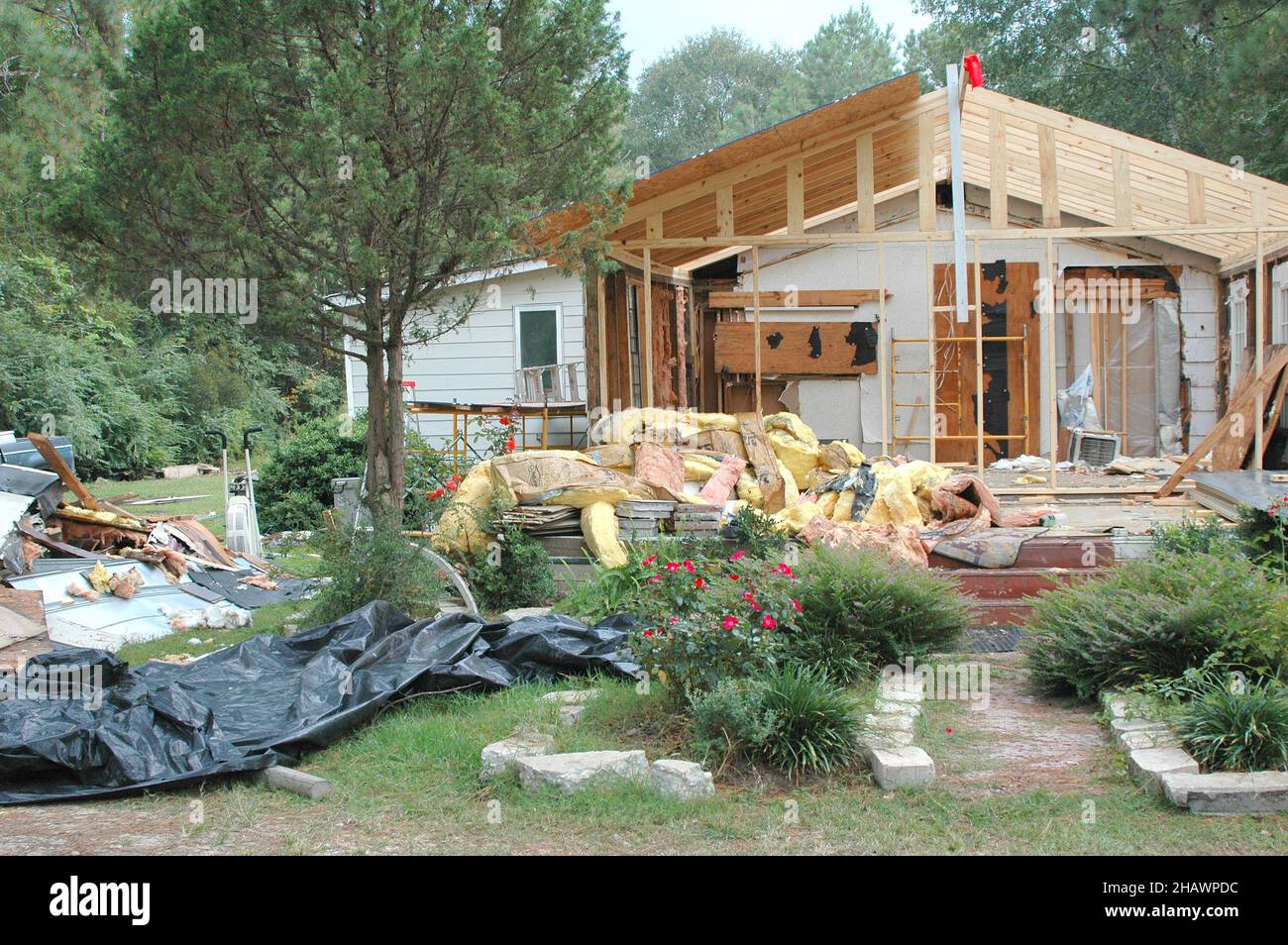 Damaged architectural building hi-res stock photography and images - Alamy