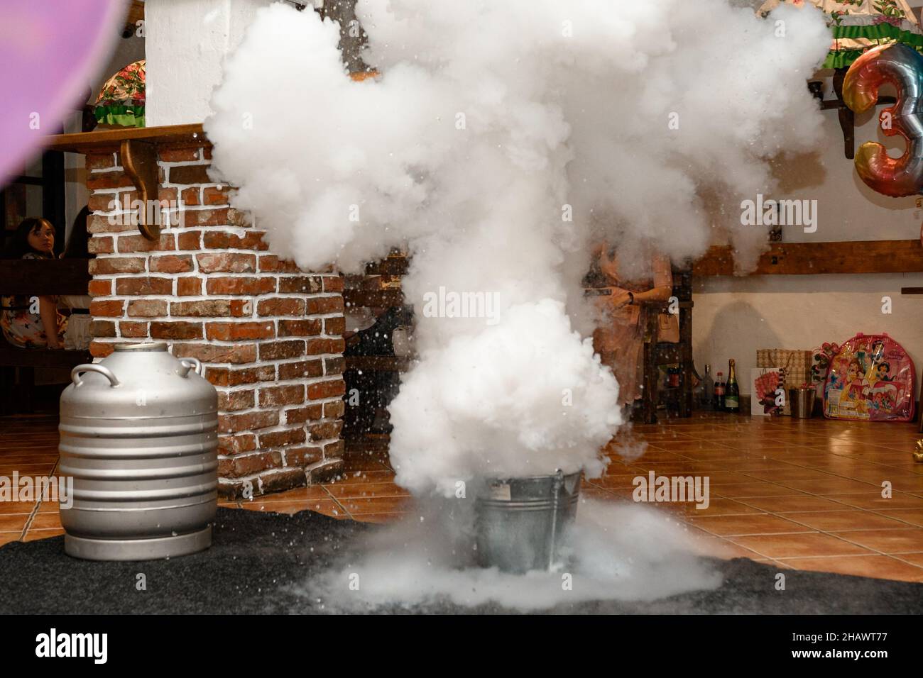 Animation physics hi-res stock photography and images - Alamy