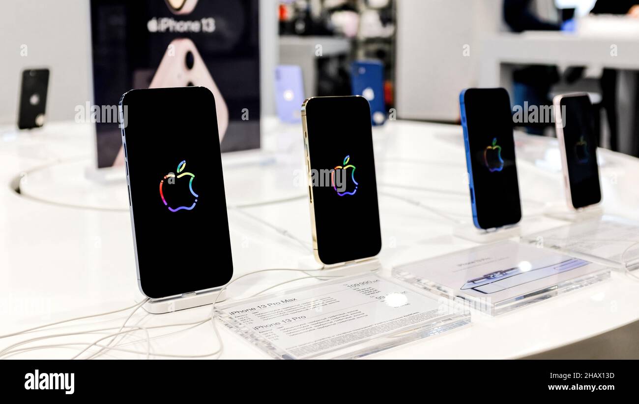 Apple iPhone 13 family: iPhone 13 Pro Max, iPhone 13 Pro, iPhone 13 ...