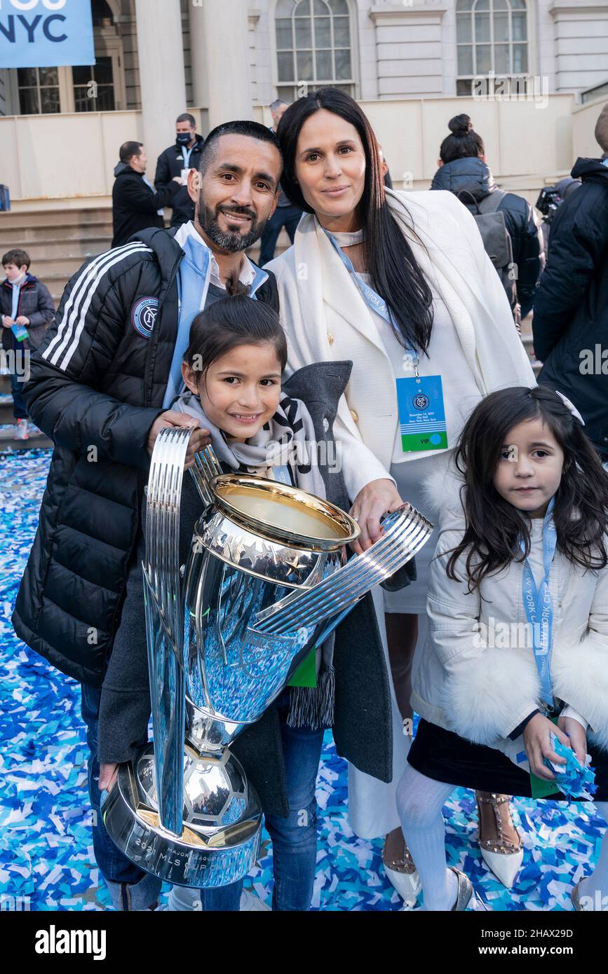 Midfielder Maximiliano Moralez with his wife and daughters and MLS Cup ...