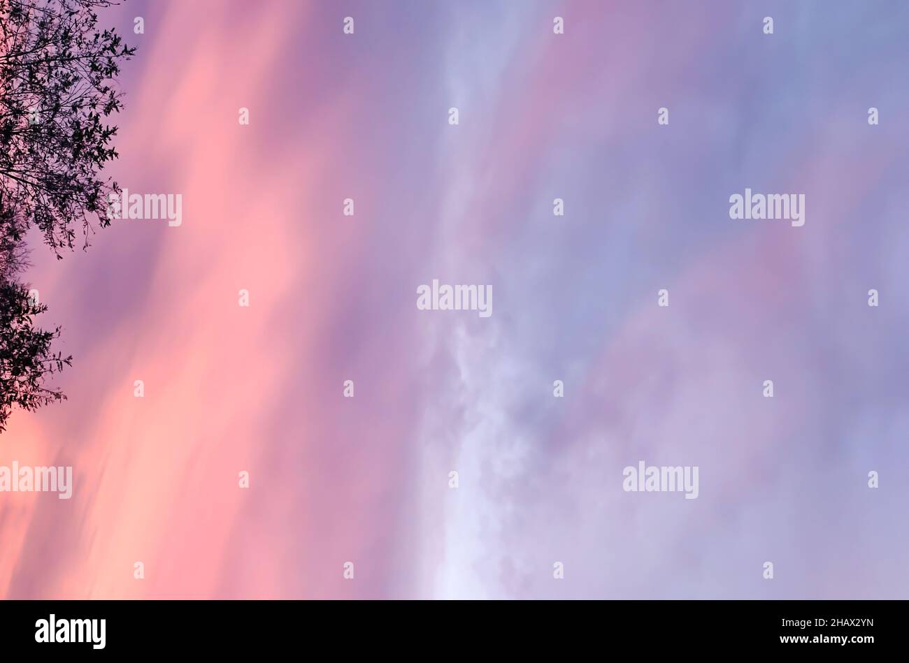 Purple pink dreamy sky hi-res stock photography and images - Alamy