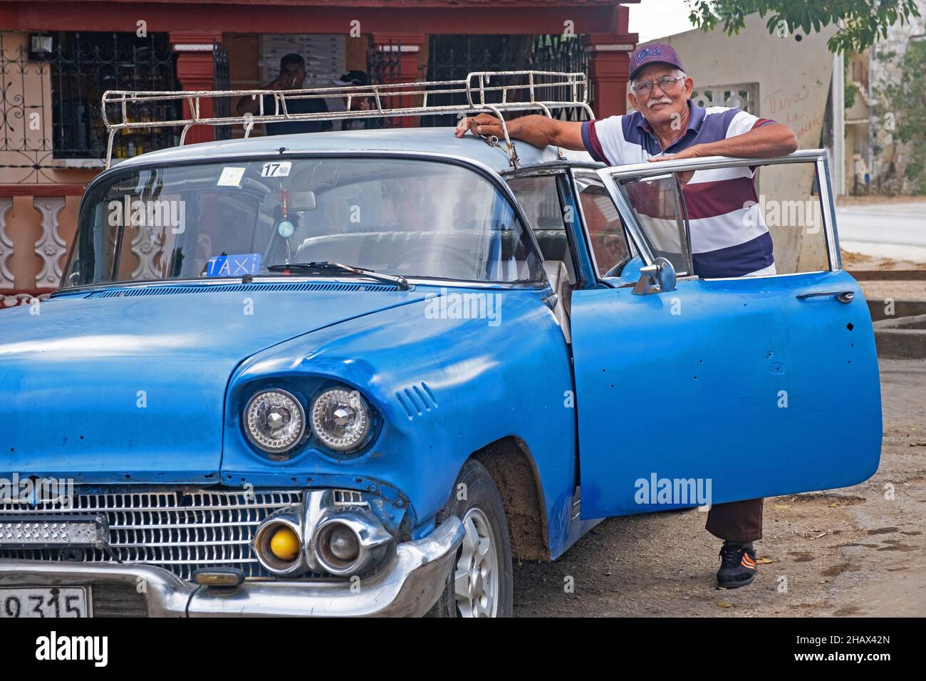 Autos in cuba hi-res stock photography and images - Alamy
