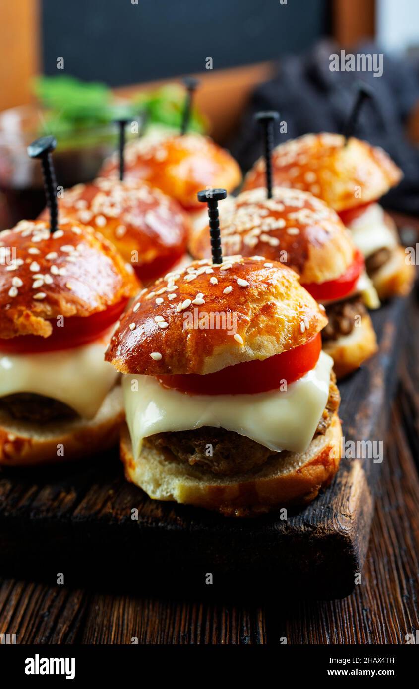 mini hamburgers sliders, mini burgers on board Stock Photo - Alamy