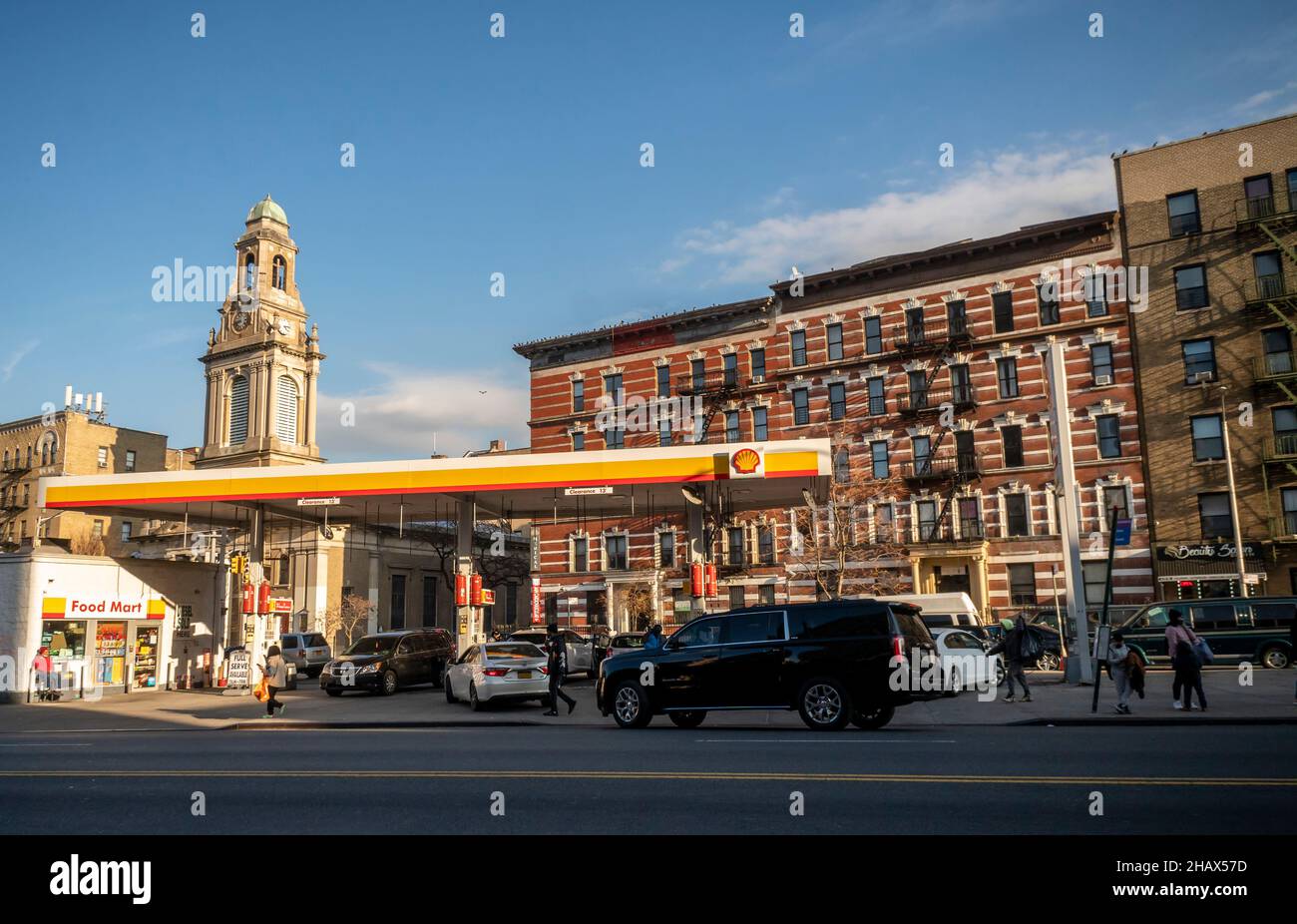 A Shell gas station in Washington Heights in New York on Saturday ...