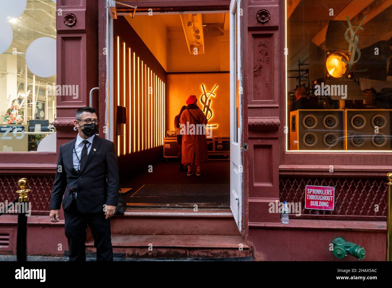 Yves saint laurent store new york hi-res stock photography and images ...