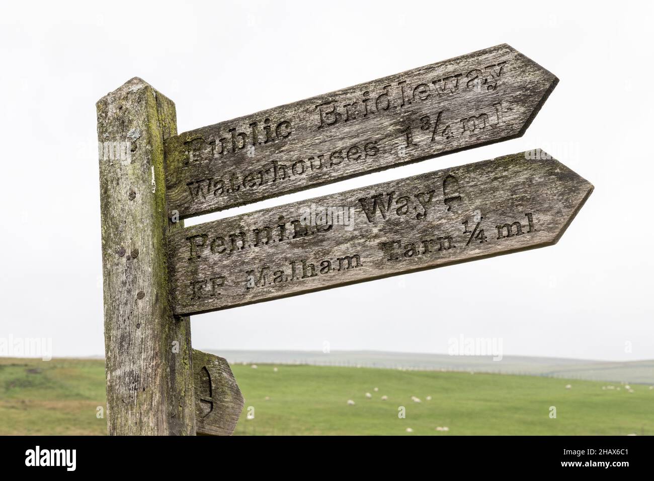 Wooden pennine bridleway sign hi-res stock photography and images - Alamy