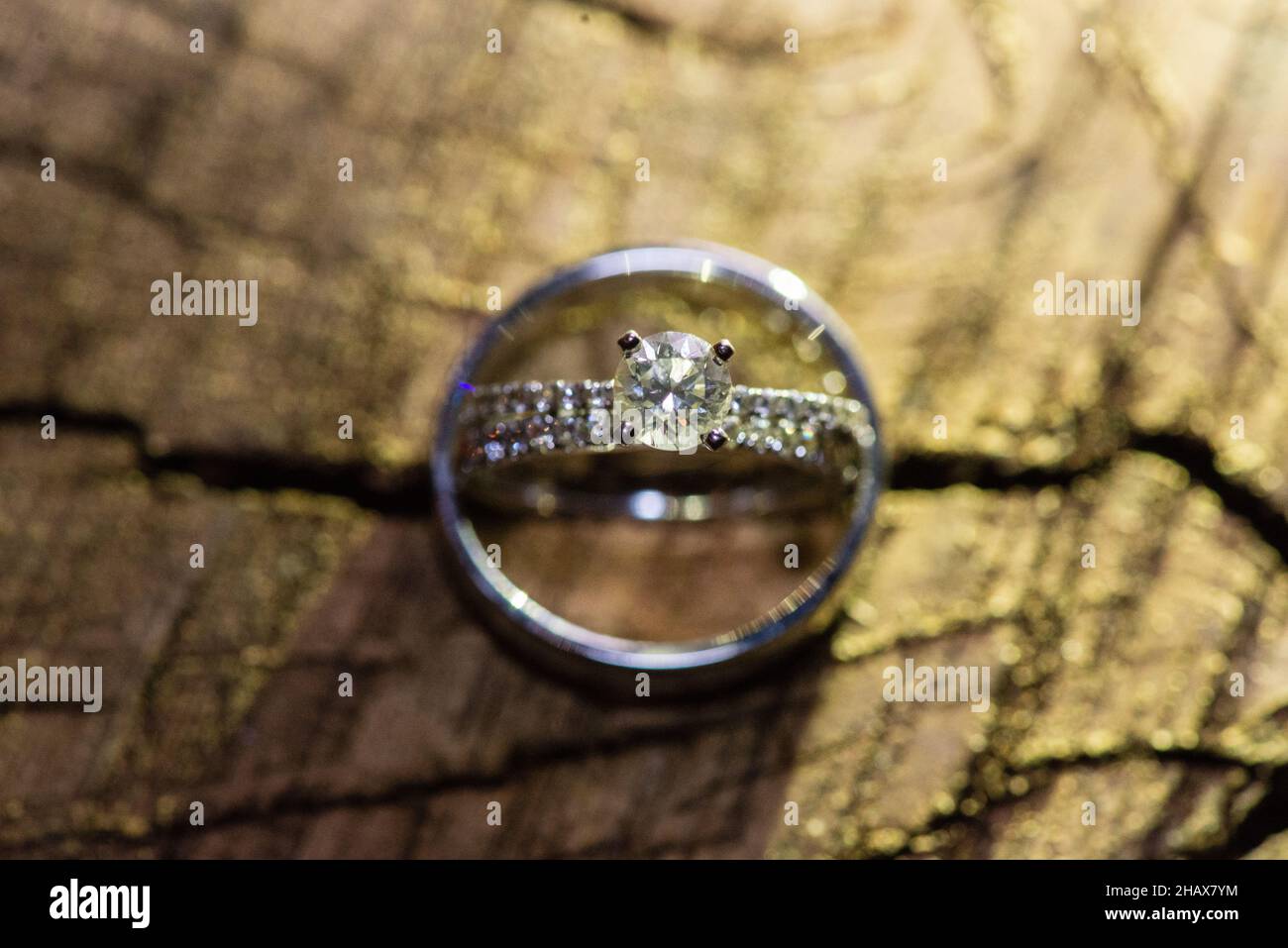 Gold ring top view hi-res stock photography and images - Alamy