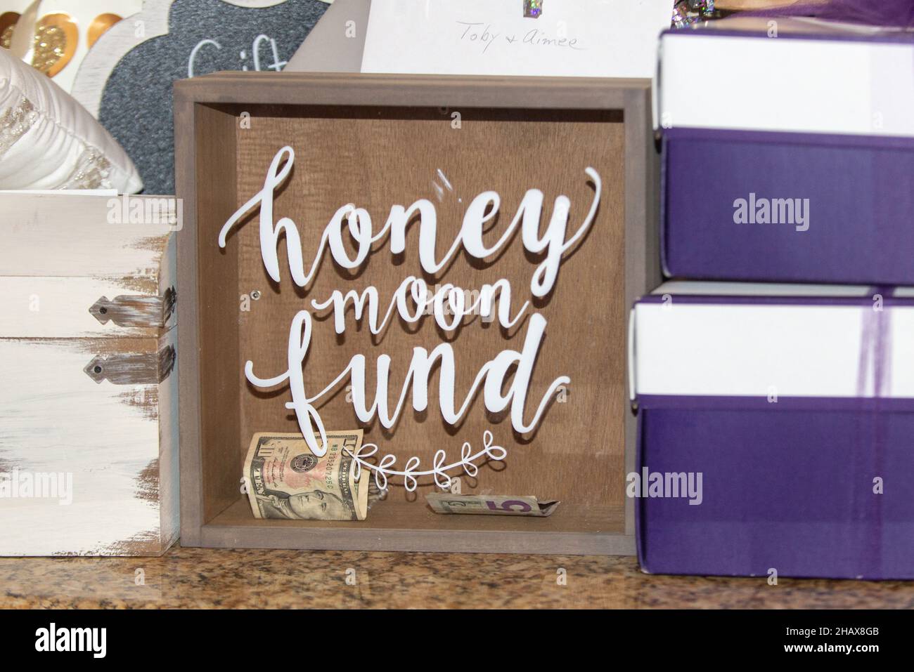 Five dollar bill hi-res stock photography and images - Alamy