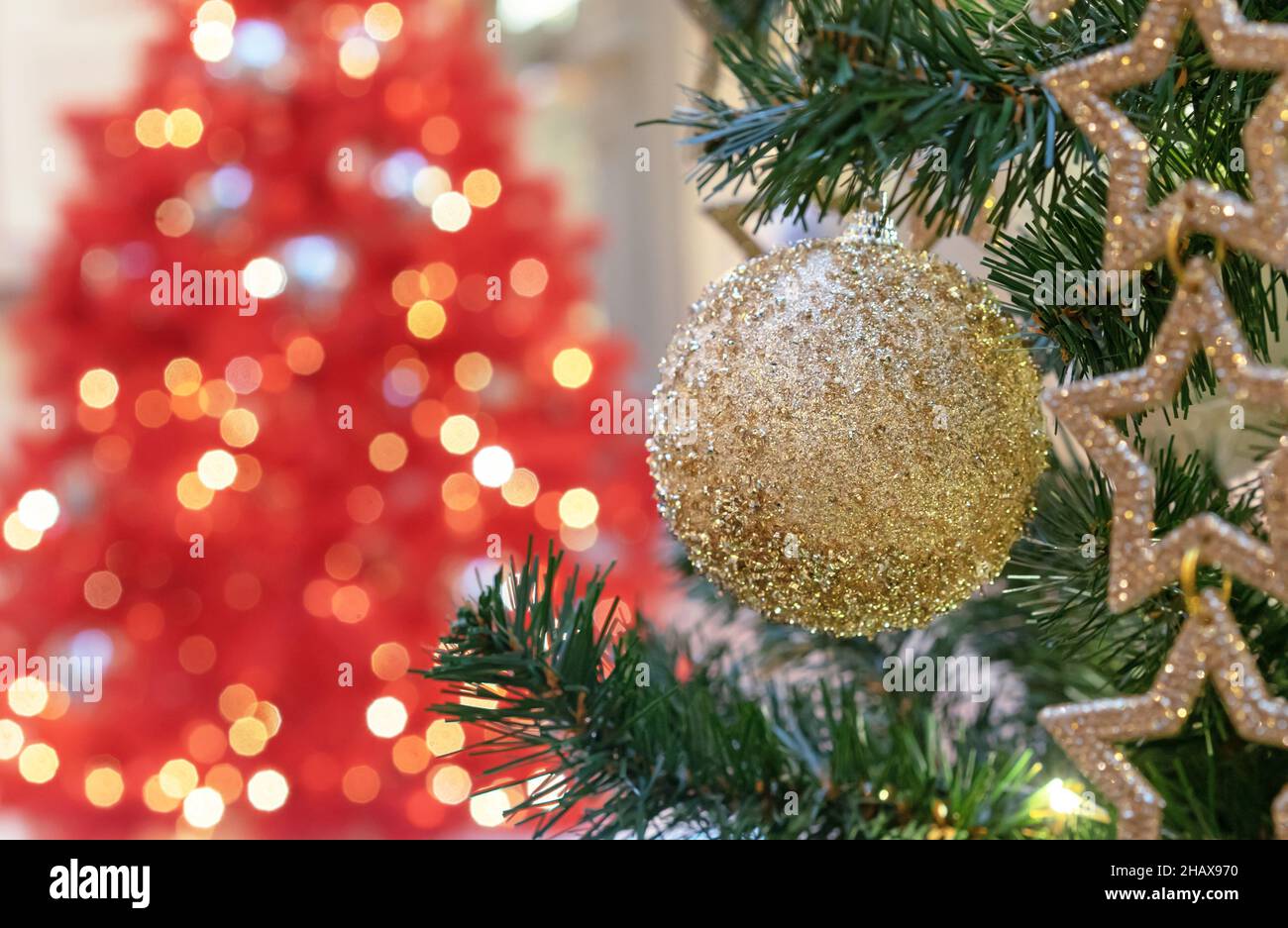 Christmas gold rings hi-res stock photography and images - Alamy