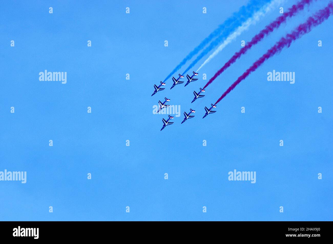 Aerial acrobatics on the beach of La Nova Icaria in Barcelona ...