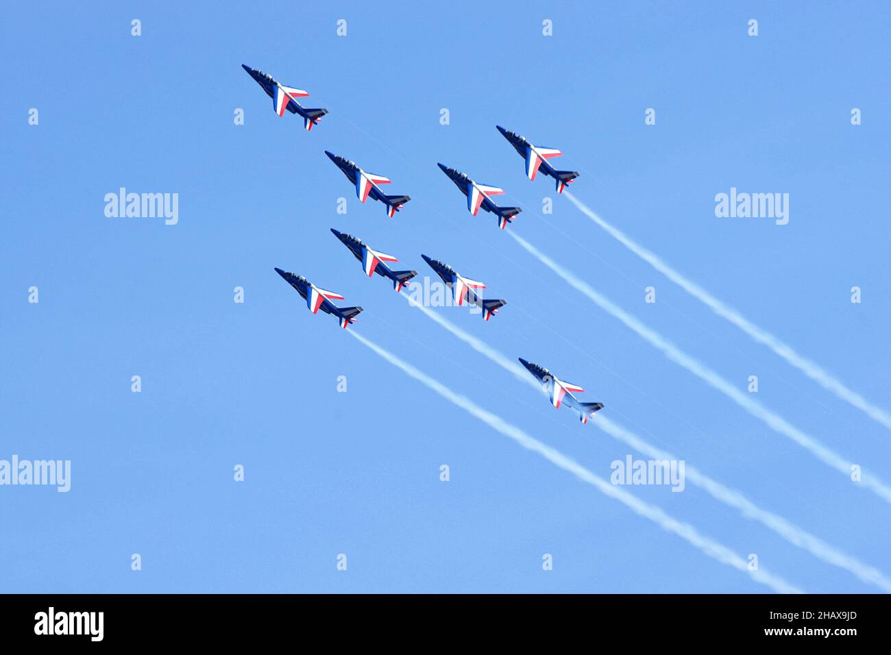 Aerial acrobatics on the beach of La Nova Icaria in Barcelona ...