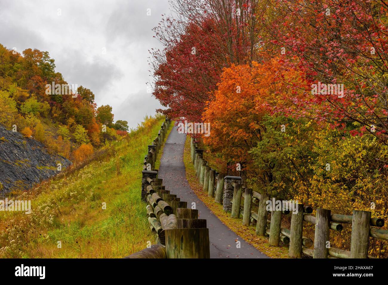 Blue rdige mountain range hi-res stock photography and images - Alamy