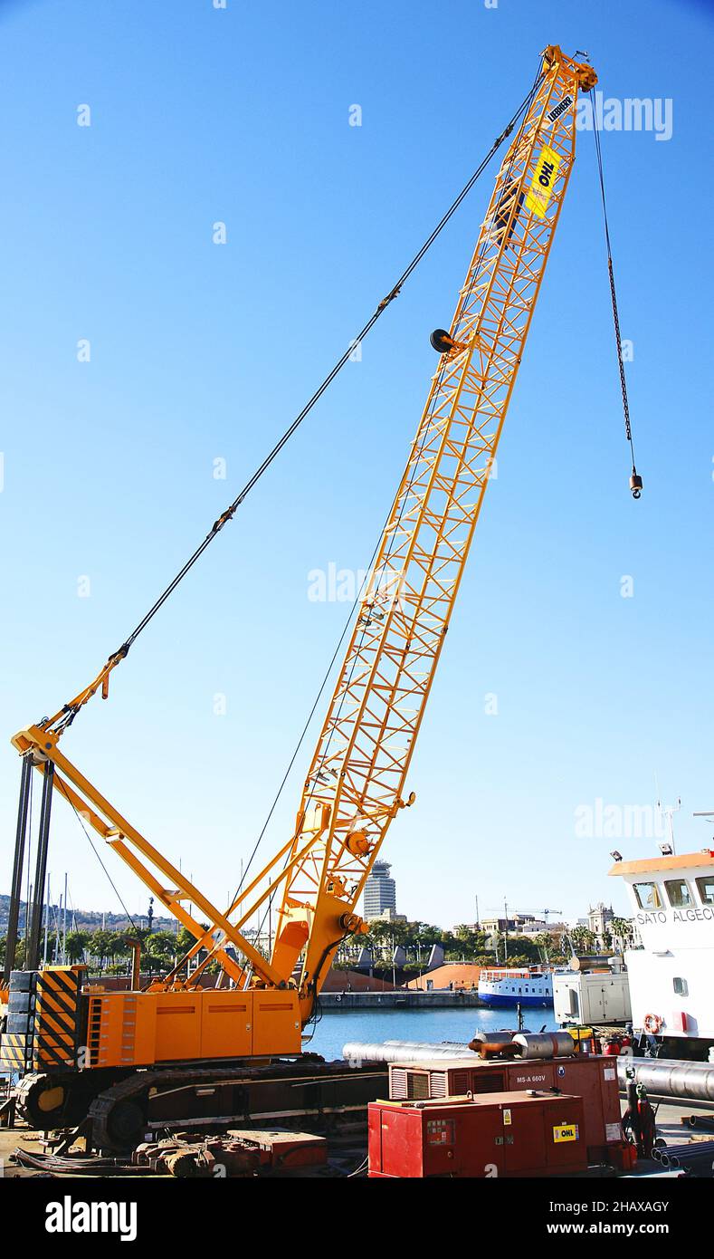 Floating work platform barge crane hi-res stock photography and images ...