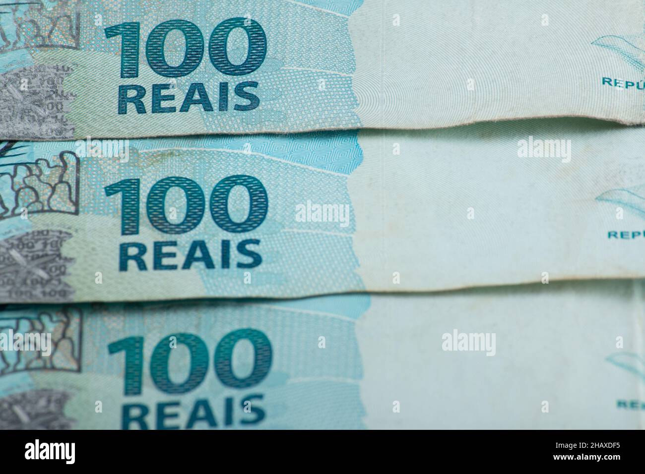 100 brazilian real banknotes hi-res stock photography and images - Alamy