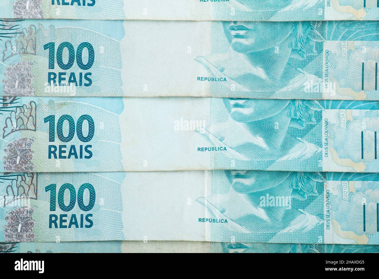 Brazilian money. 100 reais banknotes Stock Photo - Alamy