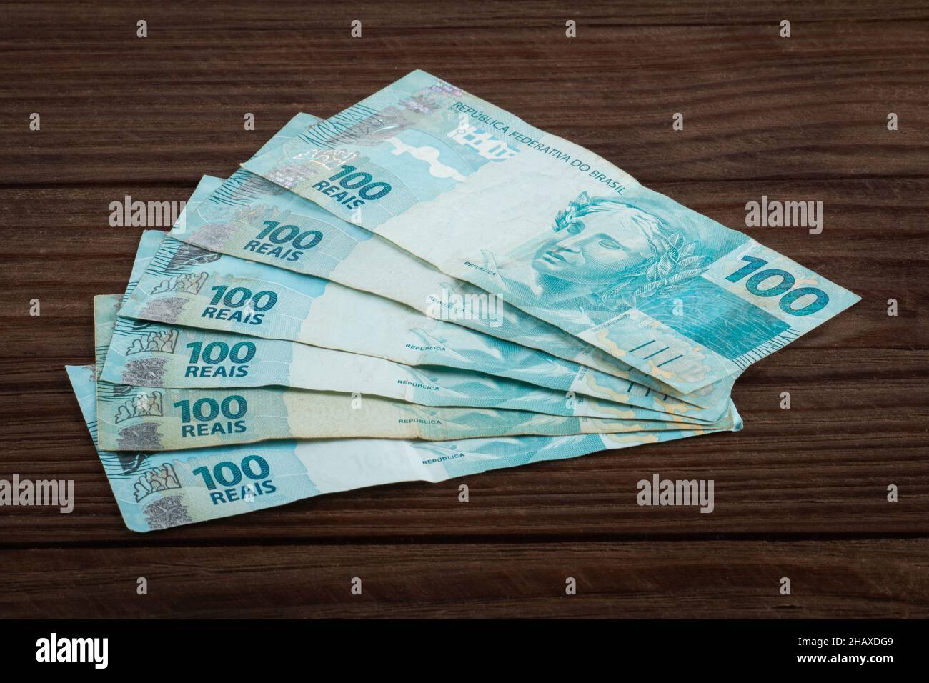 Brazilian money. 100 reais banknotes Stock Photo - Alamy