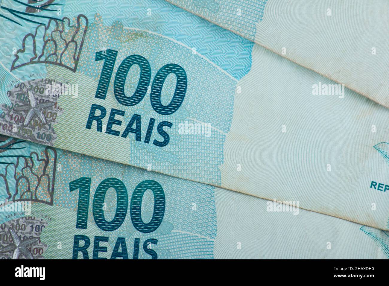Brazilian money. 100 reais banknotes Stock Photo - Alamy