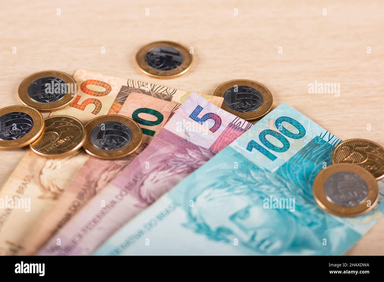 Brazil money brazilian real banknotes hi-res stock photography and ...