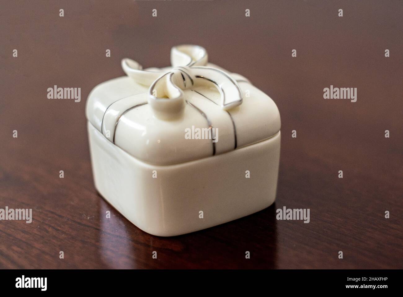 Ceramic gift hi-res stock photography and images - Alamy
