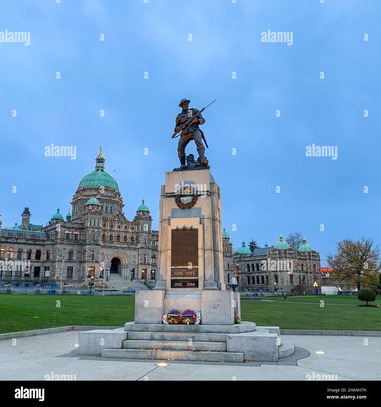 British Columbia Legislature Cenotaph, Victoria, British Columbia ...
